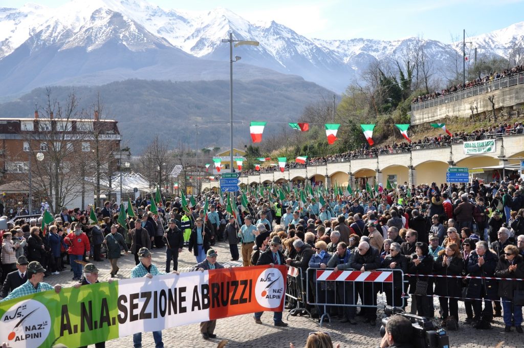 Cinquemila persone per il raduno degli alpini all'Aquila. Premiato con ...