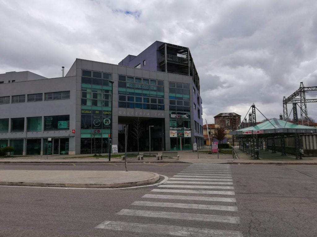 "Marinano" la scuola e fanno la discoteca all'aperto tra gli uffici ...