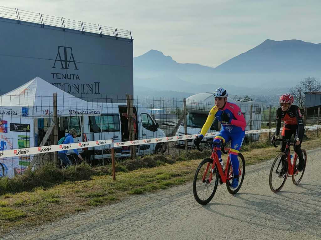 Ciclocross, show tra i vigneti per il Gran Premio Vini Monzon-Tenuta ...