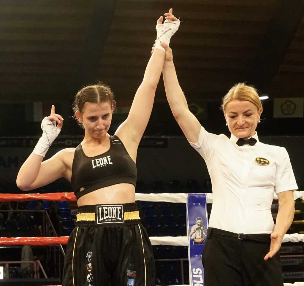 Sonia Fracassi vince il suo debutto da professionista nella boxe per ...
