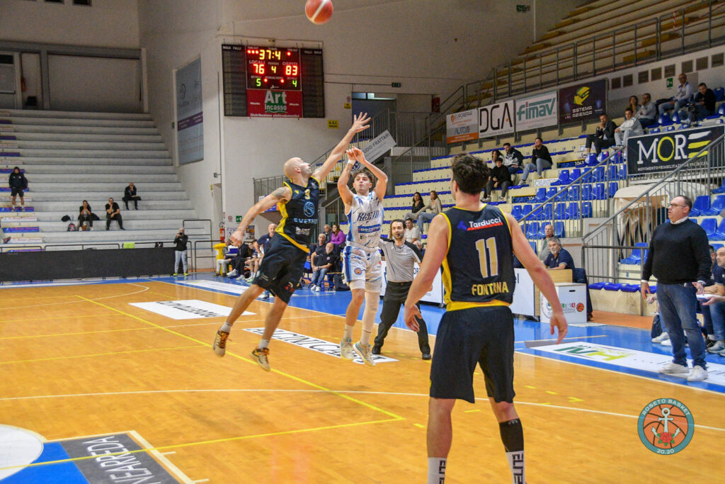 Il Roseto Basket 20.20 sconfitto in casa dalla Pallacanestro Recanati ...
